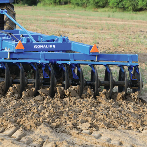 Disc Harrow Hydraulic Trailed Type with Tyres - Sonalika International